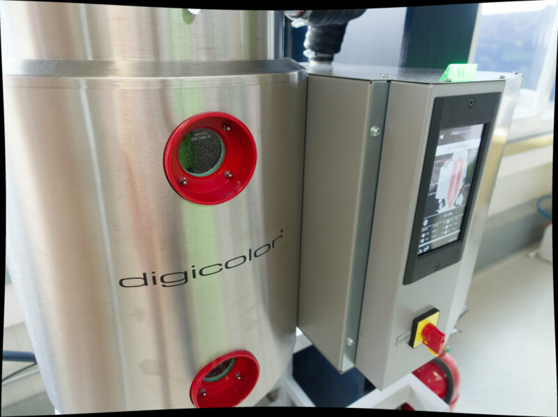 Neue DIGICOLOR Trockner für die Spritzguss Produktion – SIEBRECHT GmbH
