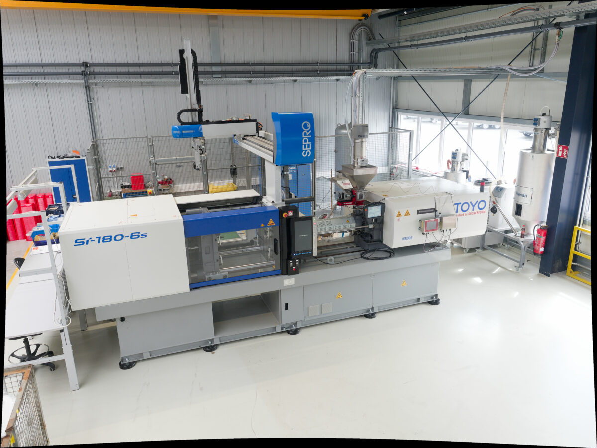 New injection molding machine – SIEBRECHT GmbH